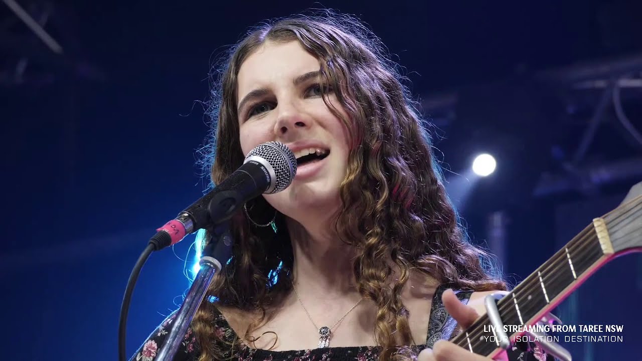 Jasmine O'Brien at Fox Fest Live from PLUTO - YouTube