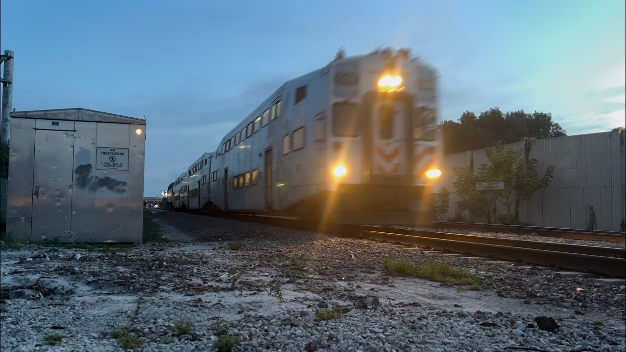 2 Tri rails at sixtrunk with tri rail 508 and 824. With 520 and 822 ...