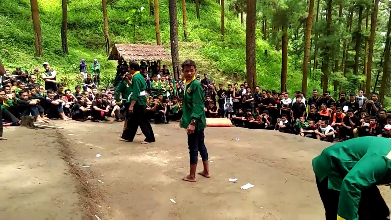 Pencak silat bunga islam - YouTube