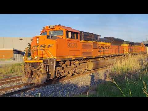 BNSF 9223 + BNSF 5618 - YouTube