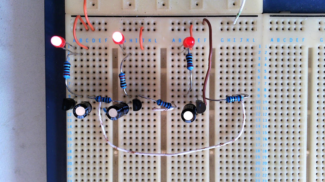 Three-transistor ring oscillator - YouTube
