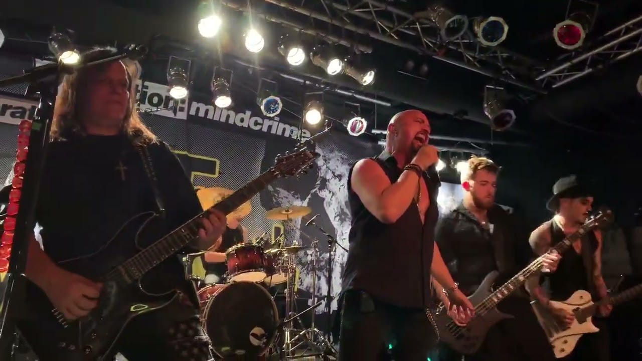 Queensryche, Geoff Tate sings "The Eyes of a Stranger". - YouTube