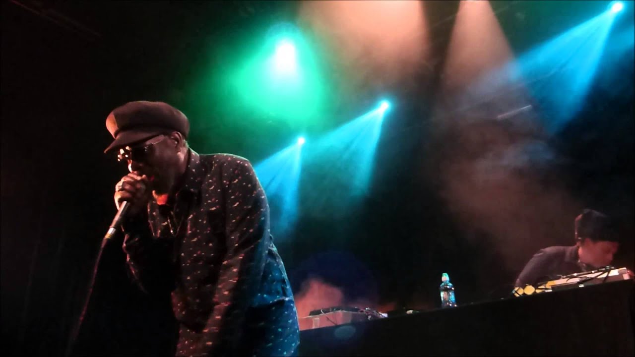 Johnny Osbourne backed by Fatta (Soul Stéréo) a l'Akwaba - Truths And ...
