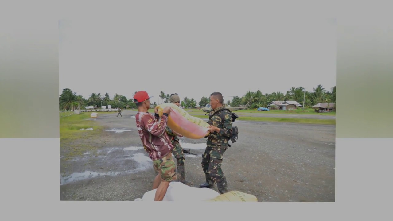 Relief Operations in Barangay Kasapa - YouTube