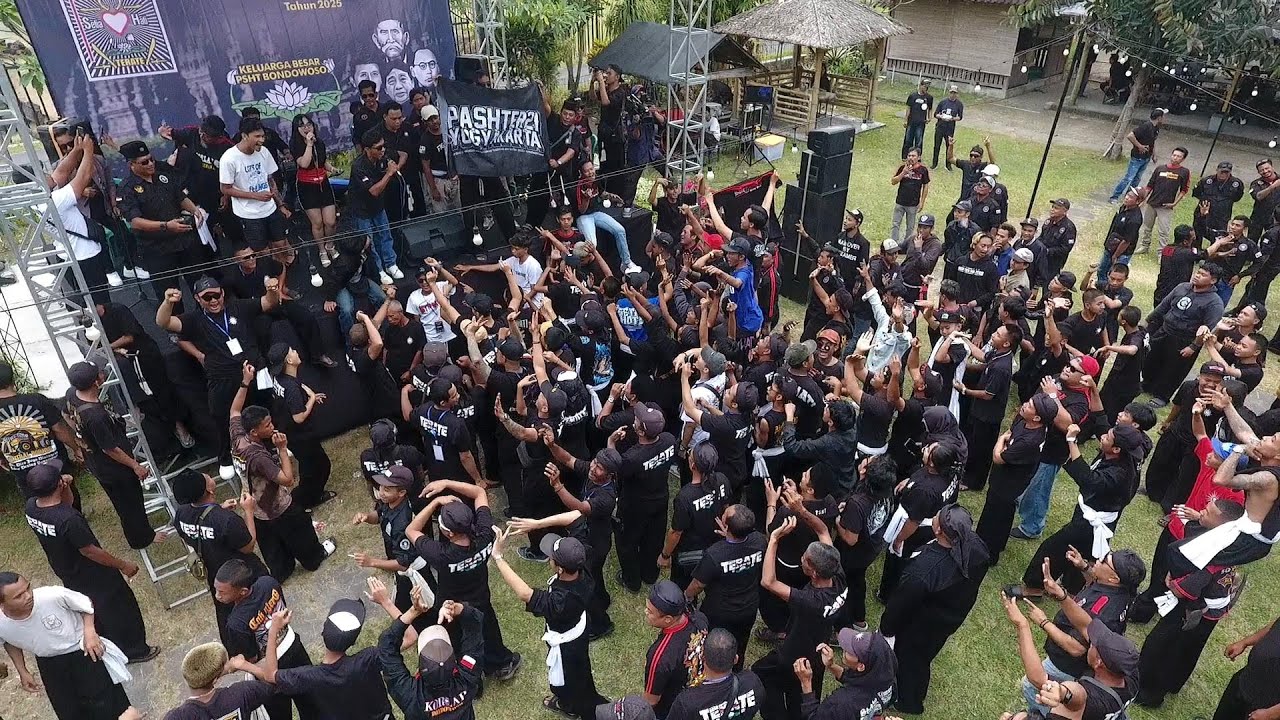 Mekarlah Bunga Teratai ( Syukuran Warga Baru PSHT Prambanan) - YouTube