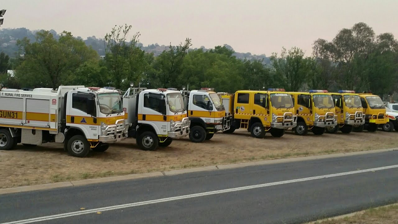 RFS QLD Strike Team arriving in Canberra - 3/2/2020 - YouTube