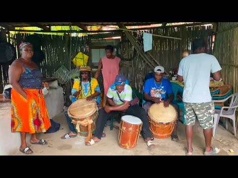 Tarde de parranda #GARÍFUNA / Triunfo De La Cruz ,#Honduras 🇭🇳🪘💃🏾 ...