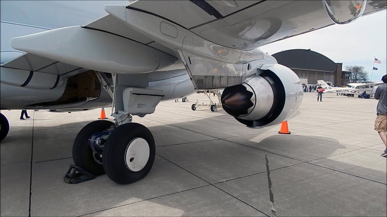 American Eagle Embraer ERJ 175 walkaround and cockpit view - YouTube