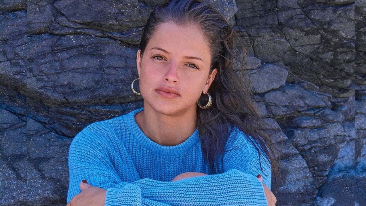 ATRIZ AGATHA MOREIRA DE BIQUINI NA PRAIA MOSTRA SUA BELEZA E ENCANTO👀 ...