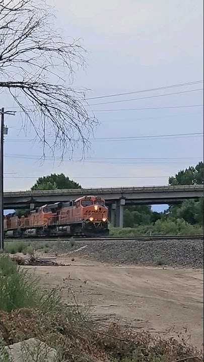 BNSF 5925 Leads Manifest Southbound! - YouTube