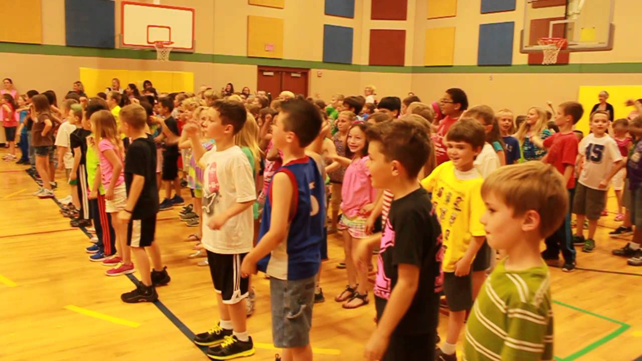 Surprise flash mob for Maize Elementary School Principal Mike Mountain ...