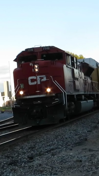 CP 7040 SD70ACU leads CP 199 at Portage, WI 10/25/21 - YouTube