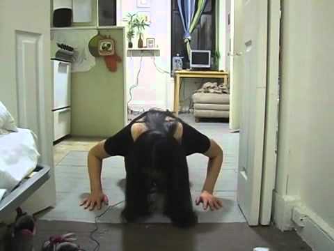 Japanese Gestures: dogeza - YouTube