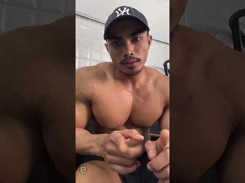 Bodybuilder Tampan dari Vietnam Terlihat Banjir Keringat Saat Ngegym 🔥💪