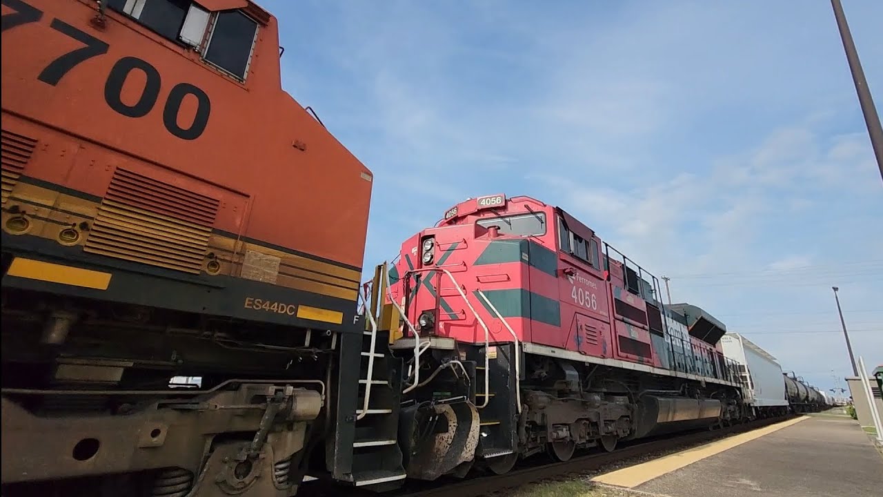 BNSF #3915 With FXE #4056! Leads A Mixed Freight Train And Head's West - YouTube