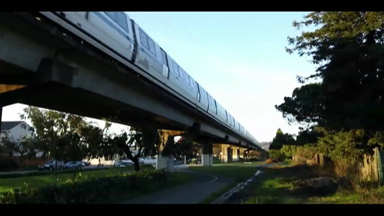 BART Train overhead in El Cerrito - YouTube