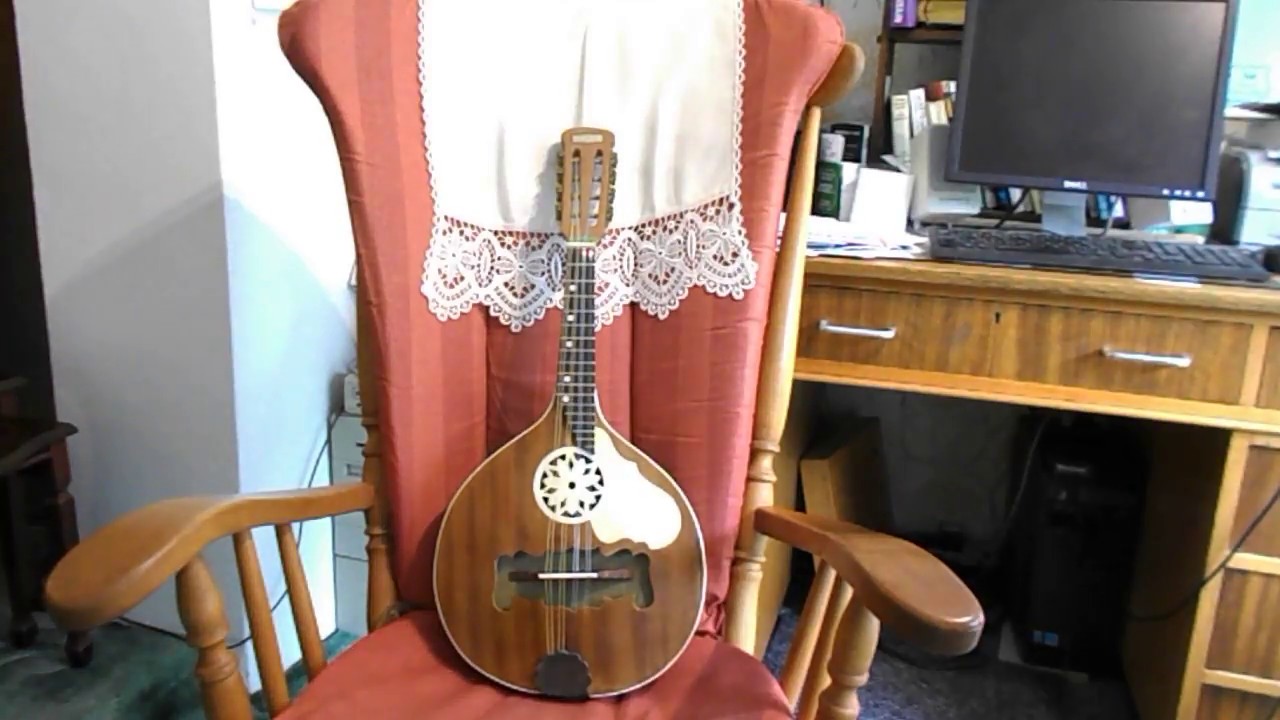 Weird German mandolin (after C. Garozzo) sound sample - YouTube