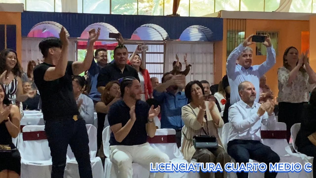 Licenciatura Cuarto medio C - YouTube