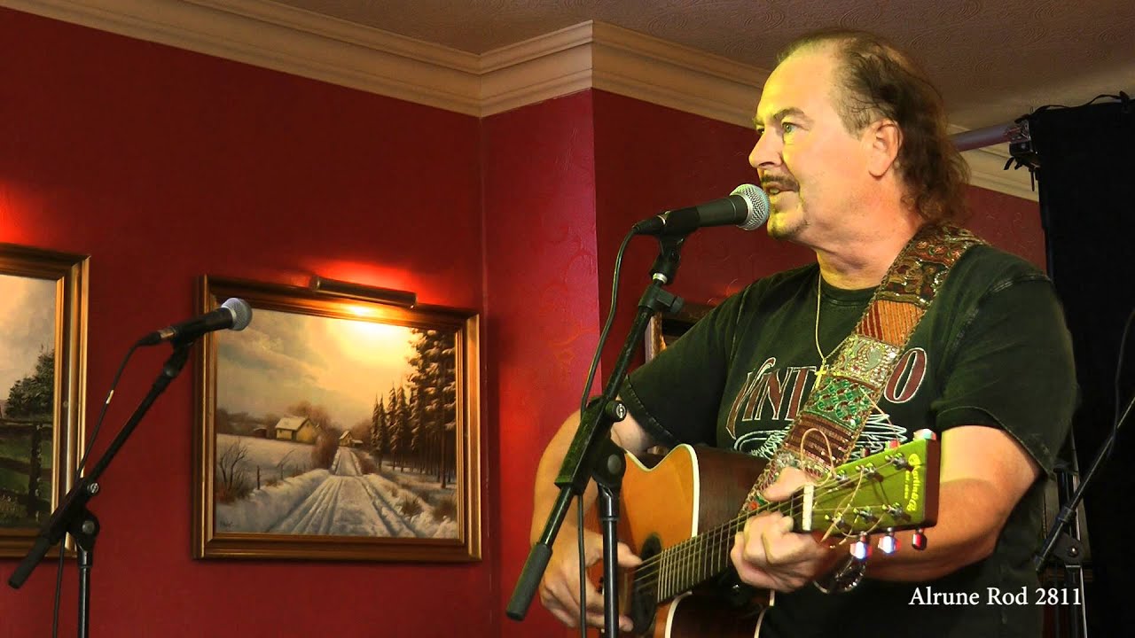 Tom Donovan plays Cafe Frederiksberg 2012 - YouTube