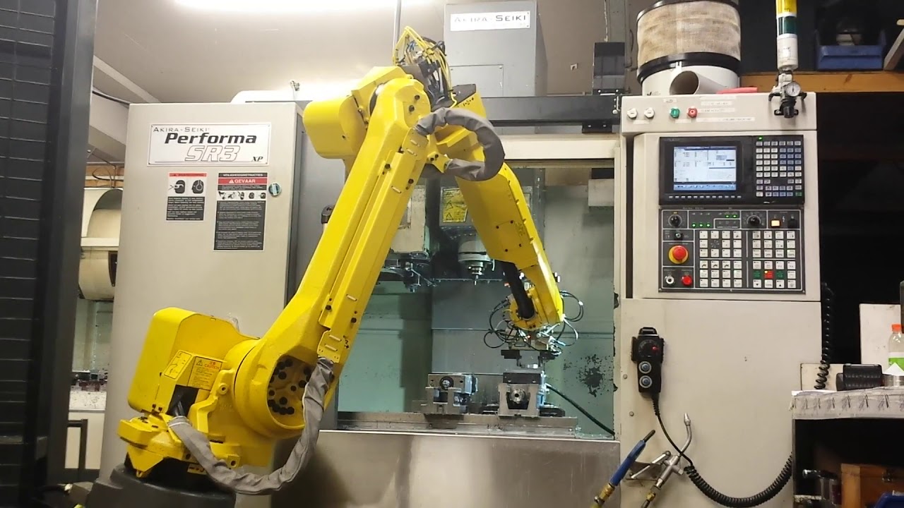 HALTER loading robot @ Akira Seiki SR3 XP - YouTube