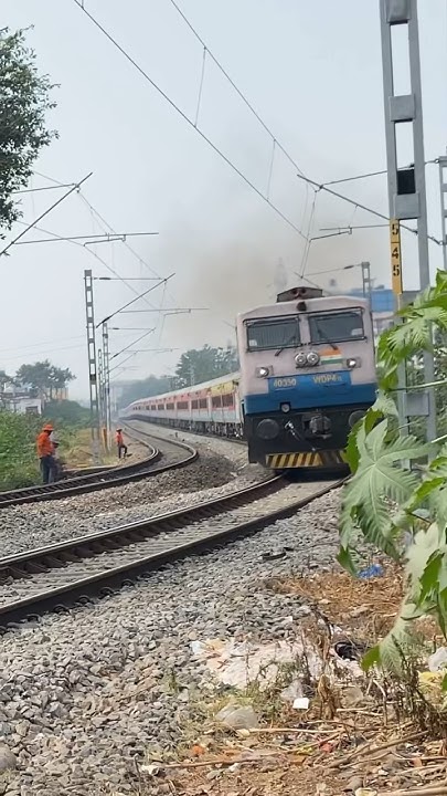 The new livery of KJM WDP4D 40330 AKA BMTC speed past curve #swr #indianrailway #wdp4d #train # ...