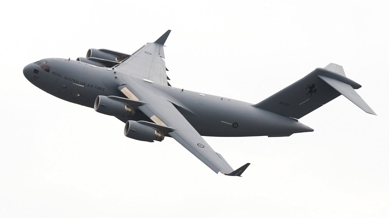 INSANE Riverfire 2018 RAAF C-17 Globemaster Flyover Practice - YouTube