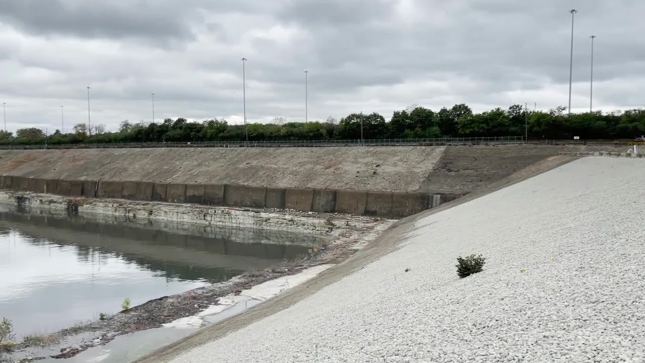 Chicago Scene at McCook Reservoir (Part 2) - YouTube