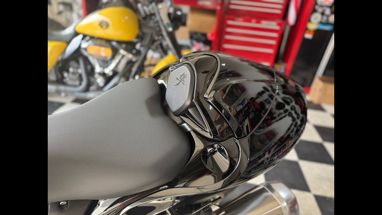 2025 Suzuki Hayabusa Seat Cowl Install - YouTube