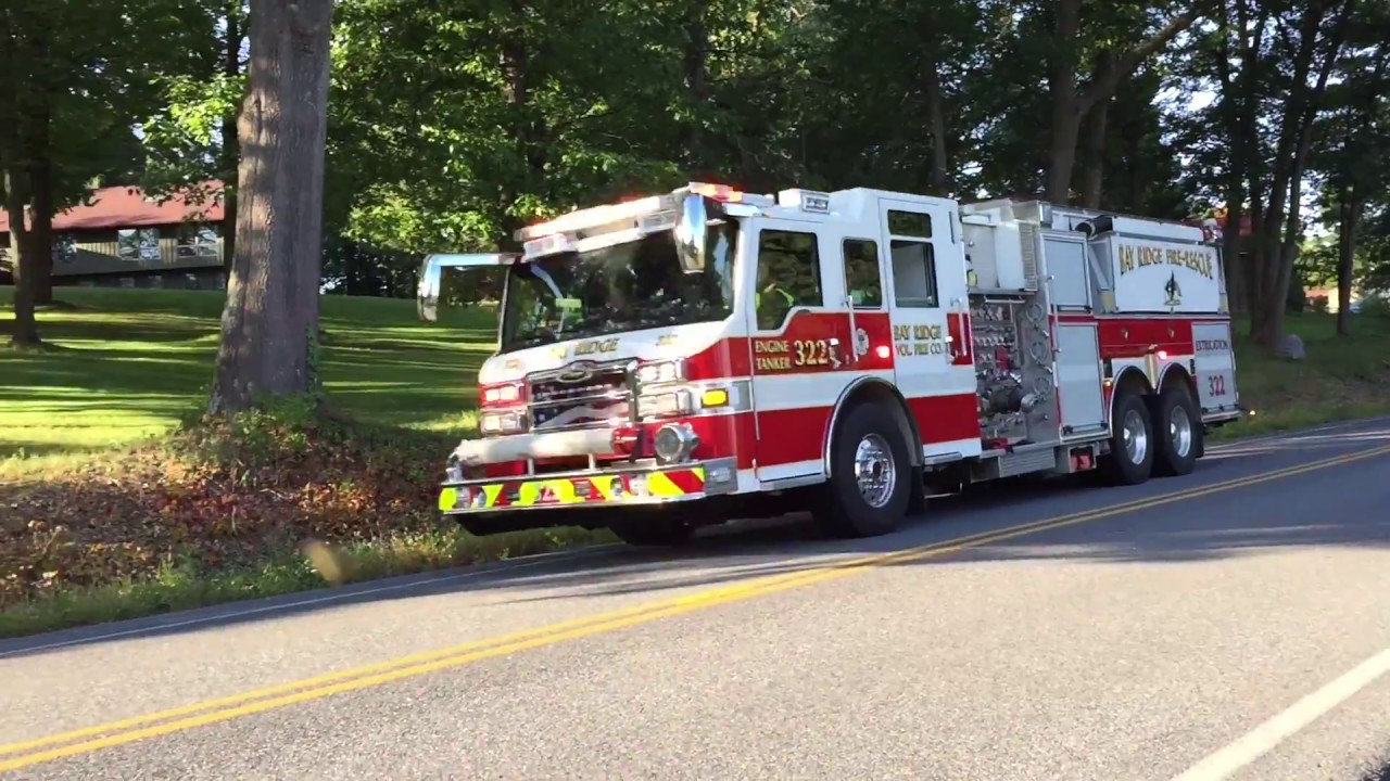 Bay Ridge Fire Engine Tanker 322 and Engine Tanker 324 Responding - YouTube