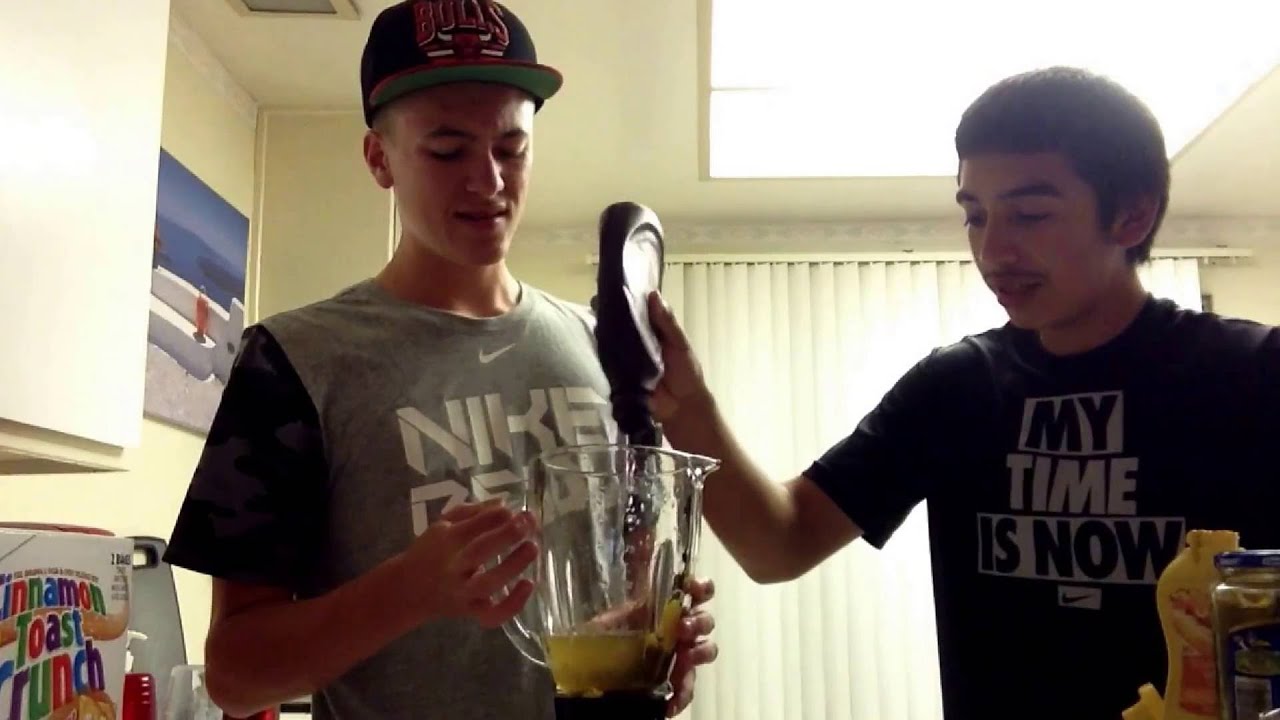 SMOOTHIE CHALLENGE GONE WRONG!!!!! - YouTube