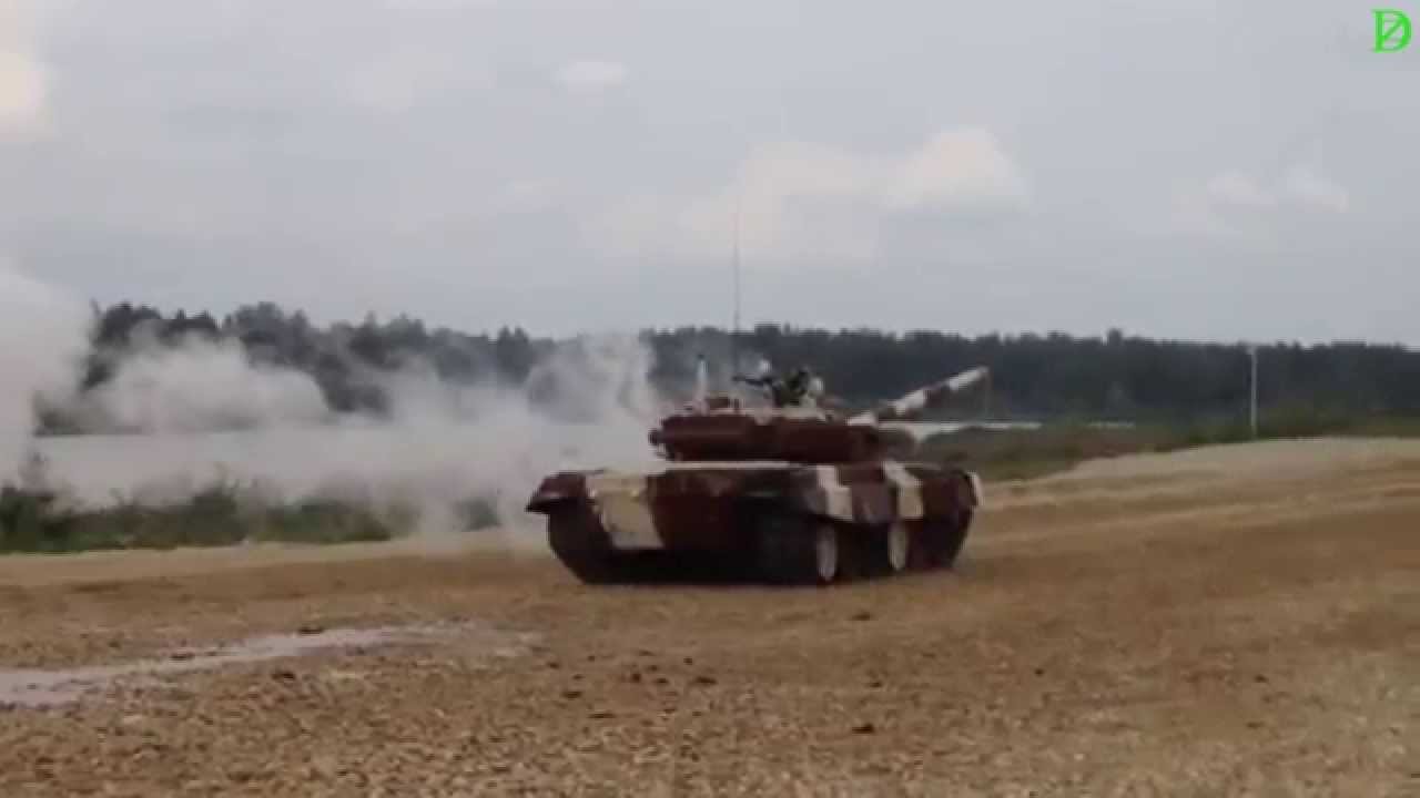 Tank racing: the first - ran out of track, the second - got water shock ...