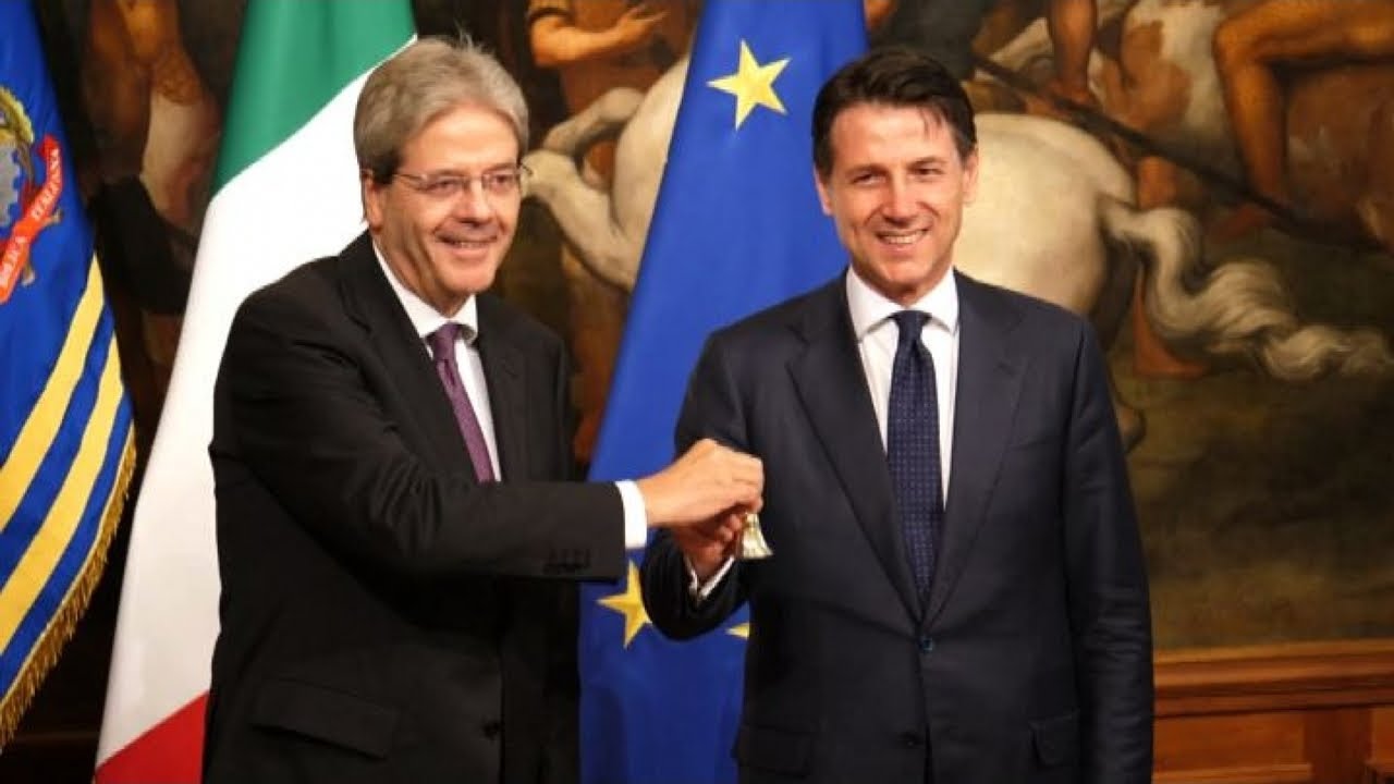 Conte succede a Gentiloni con la cerimonia della campanella - YouTube