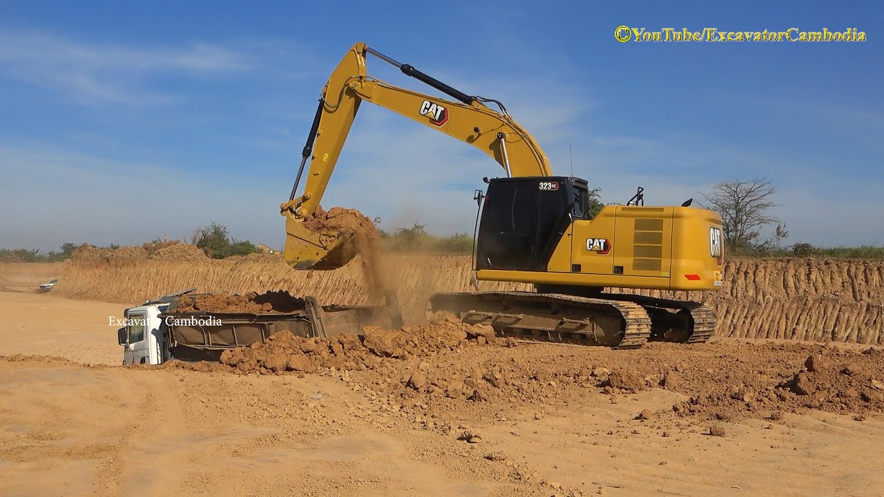 Caterpillar 323 GC Excavator Digging Loading Dump Trucks. - YouTube