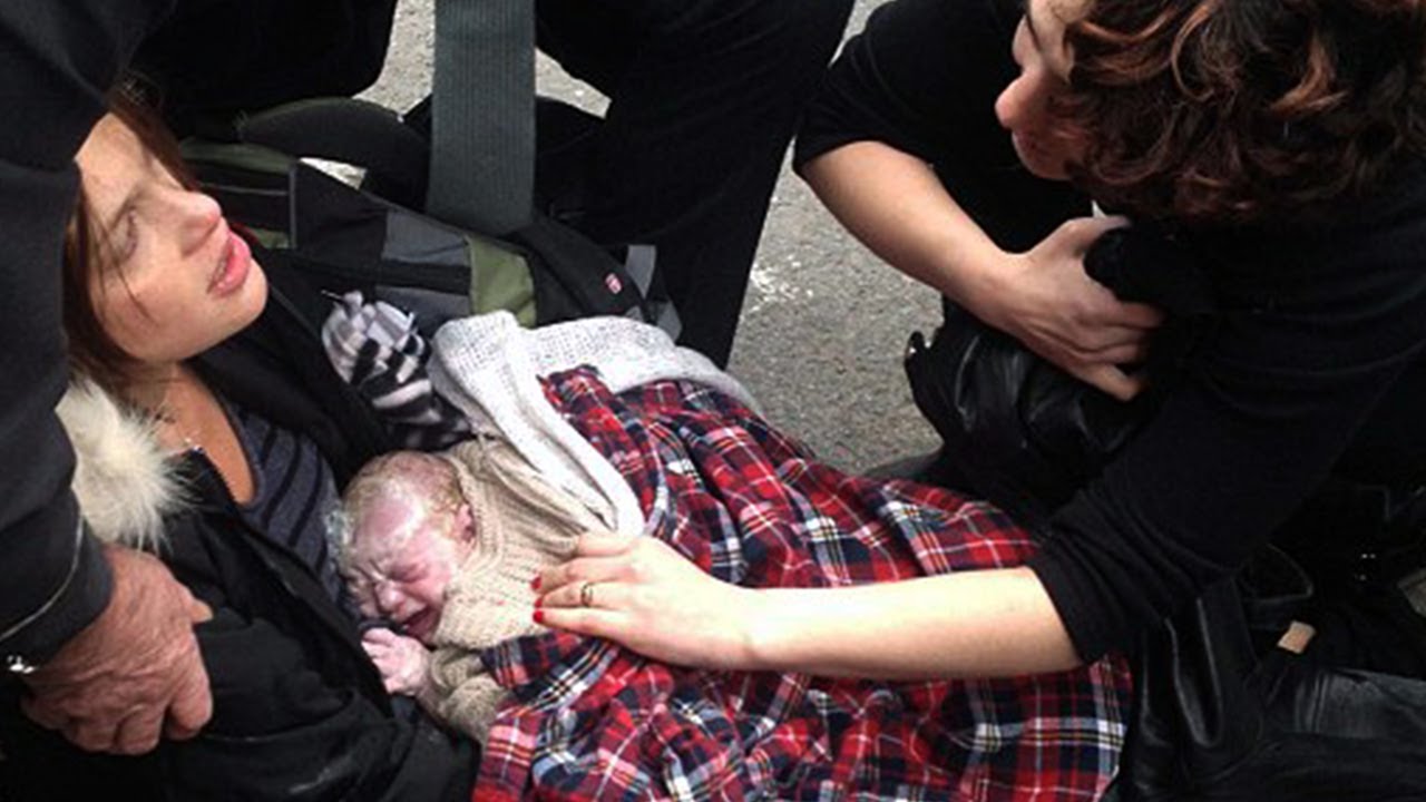 Woman Gives Birth On The Sidewalk - YouTube