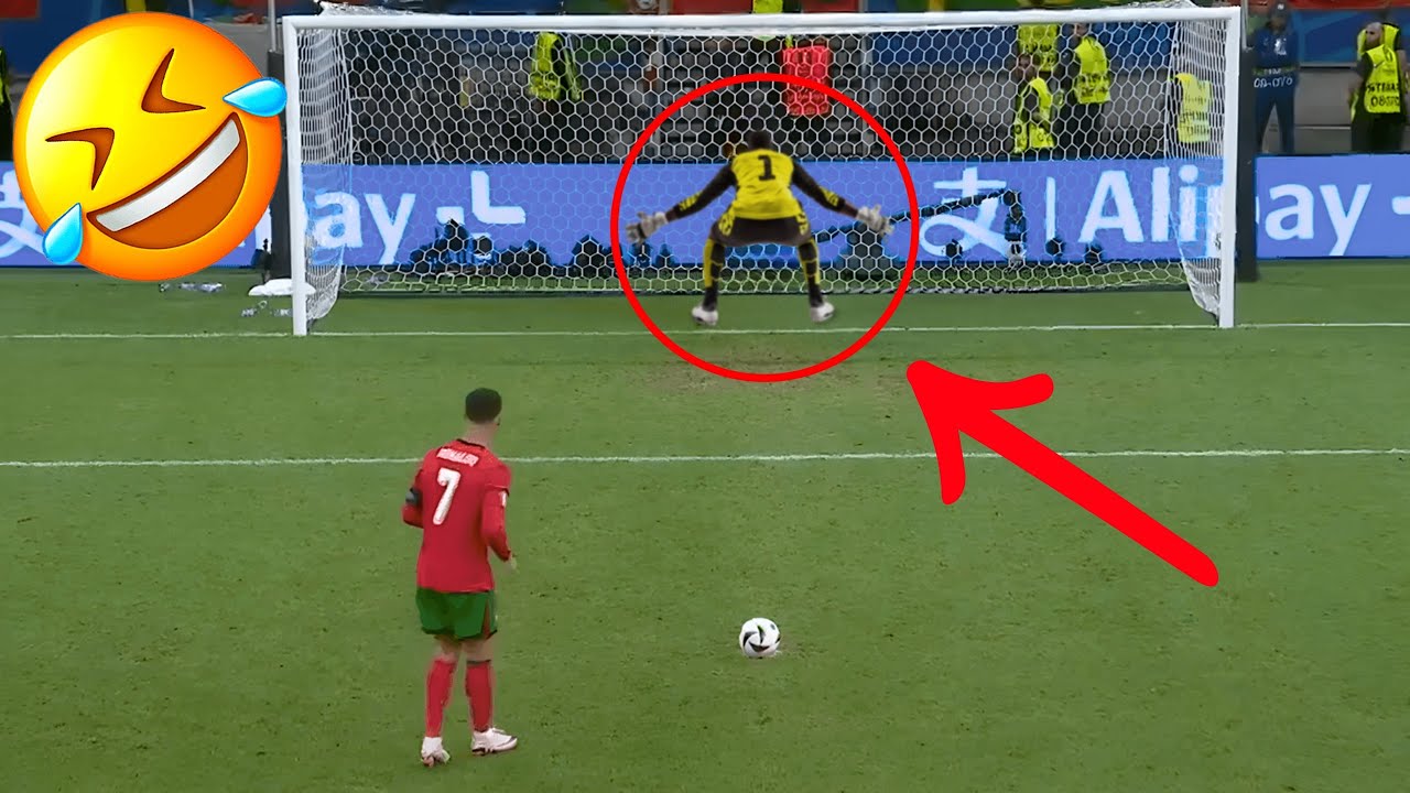 Goalkeeper Fails compilation 😂🤡 - YouTube