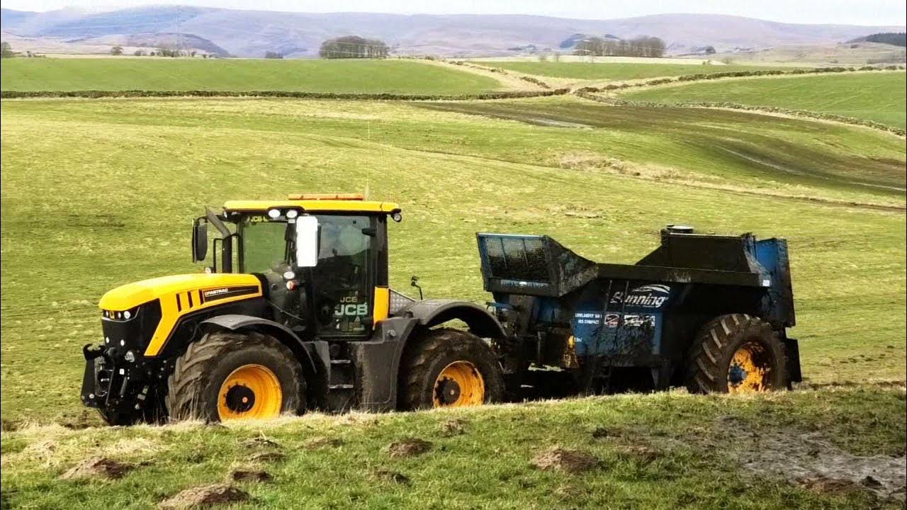 JCB Fastrac 4220 Spreading Very Liquid Slurry with Bunning. - YouTube