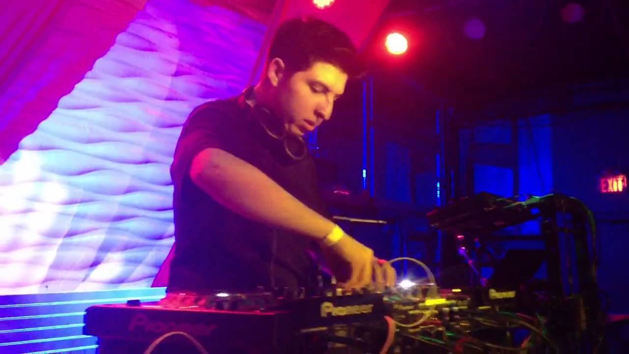DJ Bobby Dank (Live) - YouTube