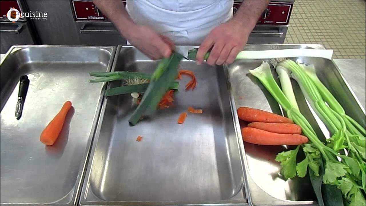 Éplucher un légume - YouTube