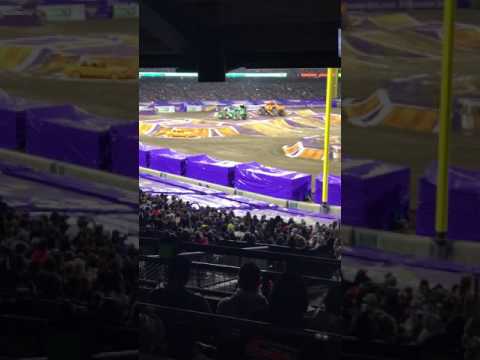 Grave Digger Vs El Toro Loco Flop