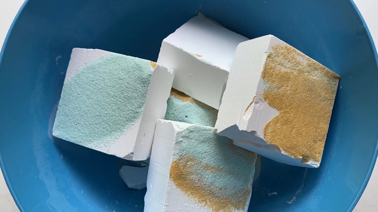 Crunchy Gym Chalk with Sand - YouTube