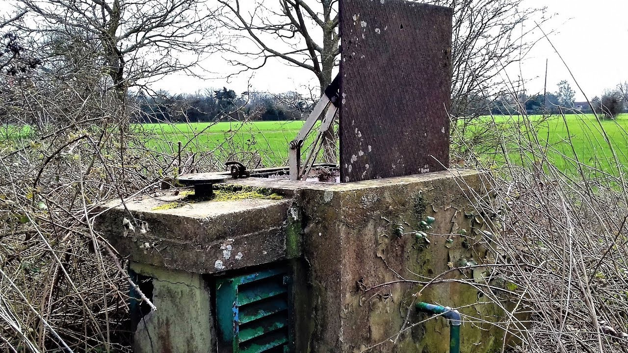 EXPLORING A COLD WAR ROC POST BUNKER AND ORLIT TOWER | TENDRING ESSEX ...