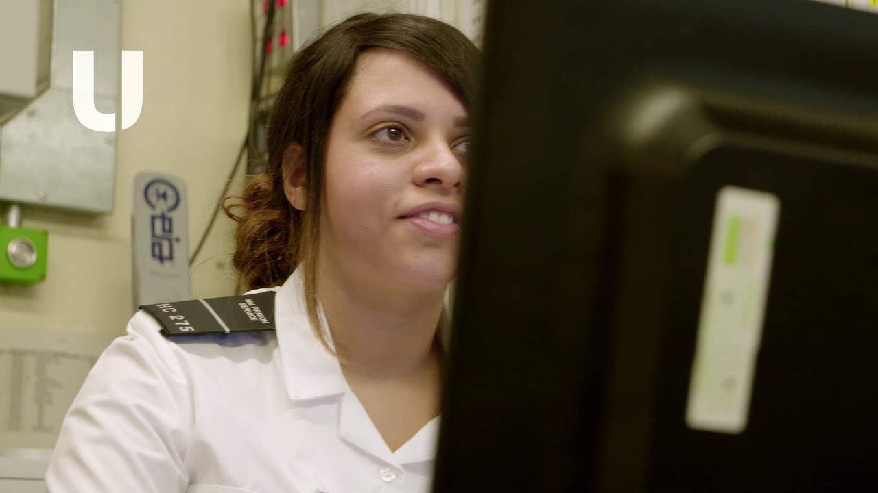 What's the most surprising thing about working in a prison? - YouTube