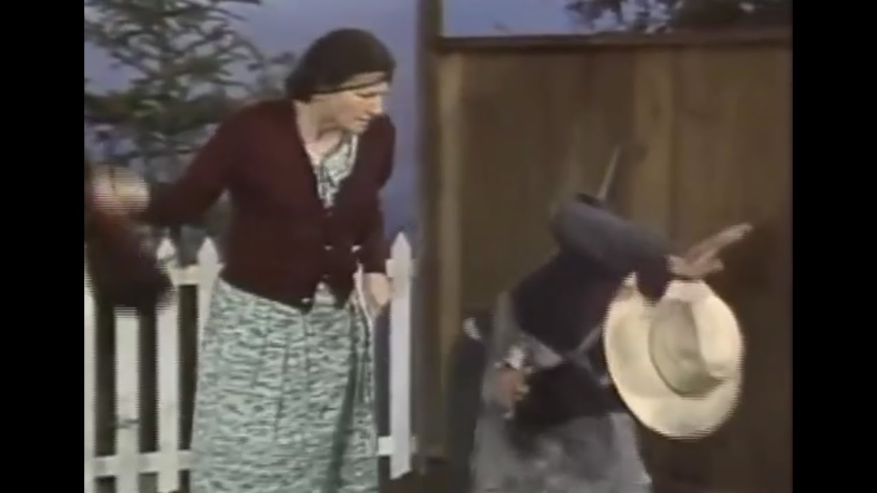 Parlez moi S1 E56 Sol in the Garden - YouTube