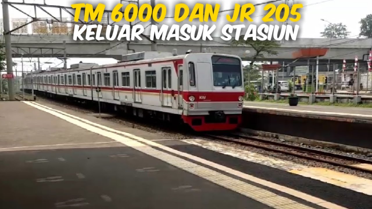 KRL Commuter Line TM 6000 dan JR 205 Keluar Masuk Stasiun - YouTube