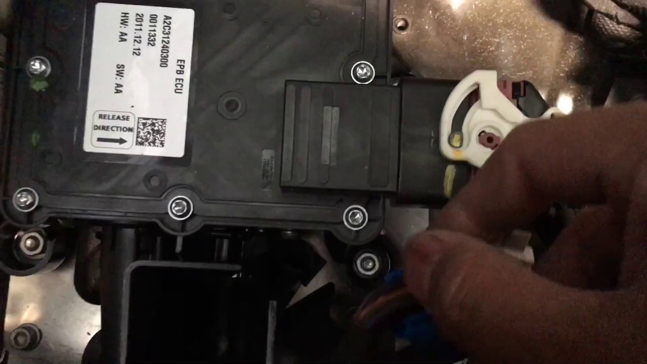 Removing Ferrari FF Rear Bumper Extended Verison - YouTube