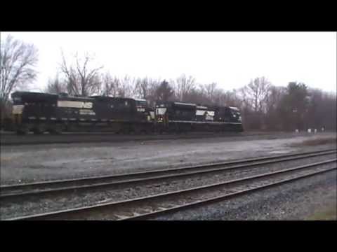 NS Intermodal 25M In Berea Ohio & NS NMRA SD40-2 #3215 In Rockport Yard In January 2015 - YouTube