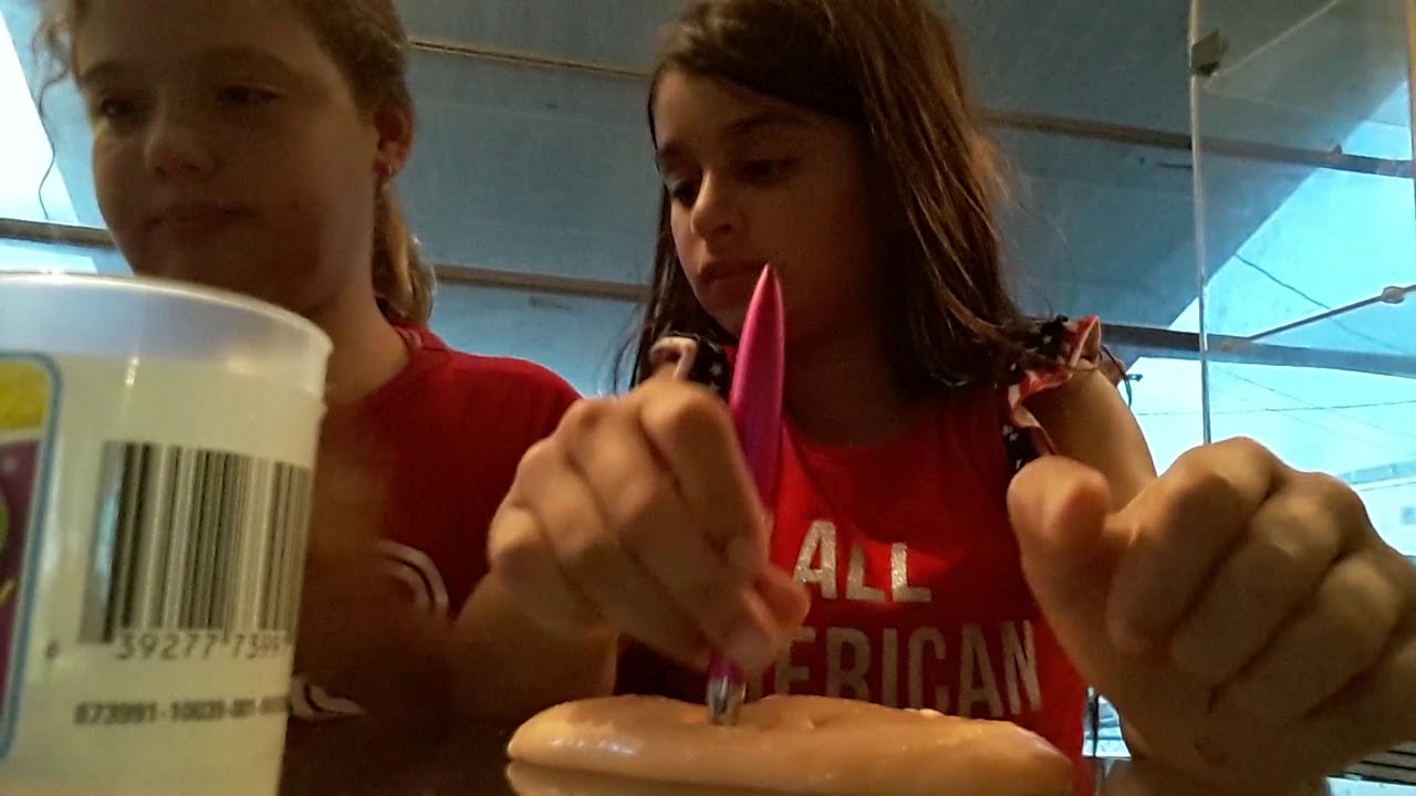 A little crazy for a first video video with Millie and Alani slime ...