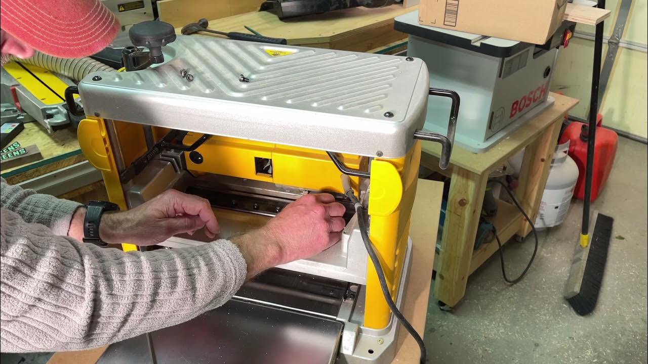 How to change the blades on a Dewalt model 734 planer. - YouTube