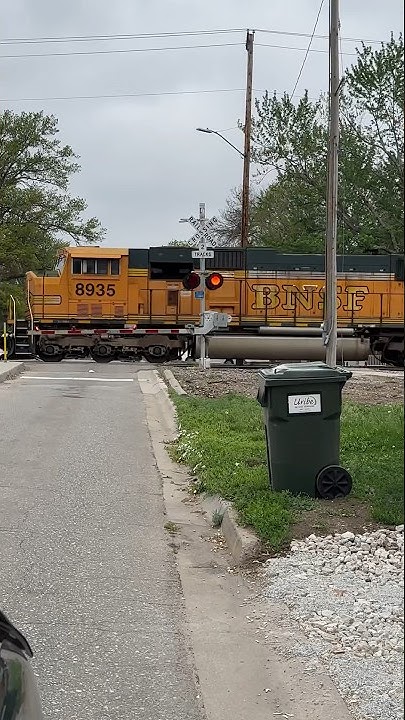 BNSF 8935 and BNSF 5811 Push A Loaded Coal Train, Lincoln Ne. 5/14/23 - YouTube