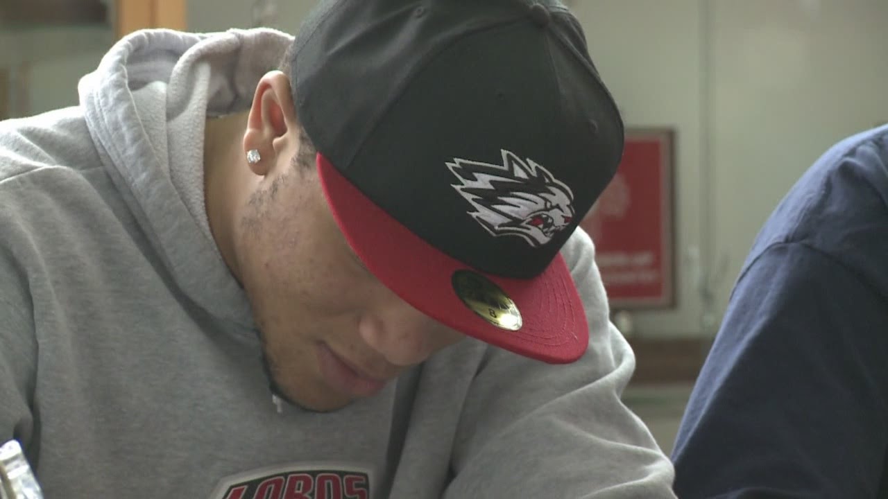 Desmond Branch leaves Lobo Football - YouTube